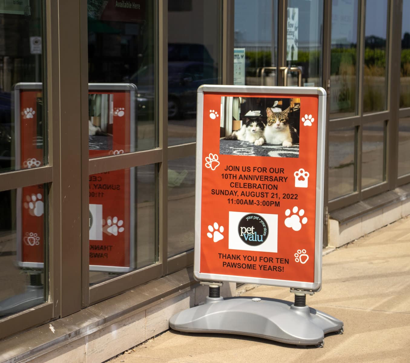 BUSINESS Pet Valu Celebrates 10th Anniversary Sunday BUSINESS Pet Valu Celebrates 10th Anniversary Sunday