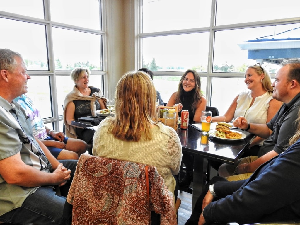 Sports: Popular golf course lounge reopens in Glendale